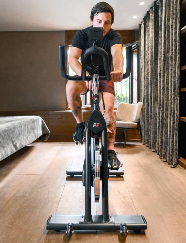 ¿Cómo hacer spinning en casa? - Blog FITFIU Fitness